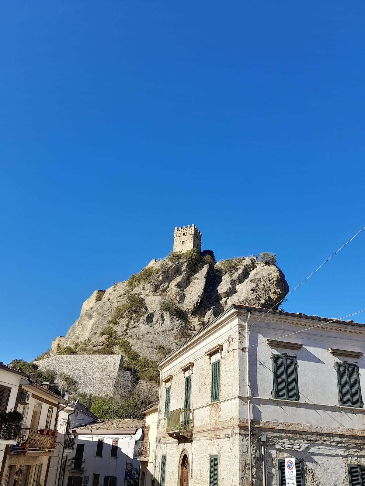 Castello di Roccascalegna: A Historic Castle in Italy - Ancient History ...