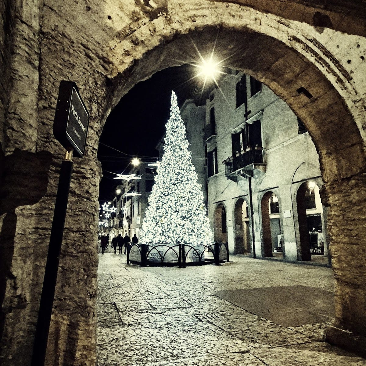 Porta Borsari: The Historic Roman Gate of Verona - Ancient History Sites