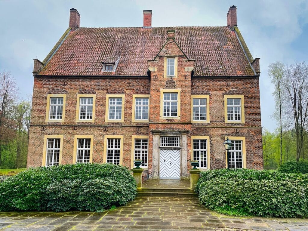 Wasserburg Haus Welbergen: A Historic Moated Castle in Ochtrup, Germany ...