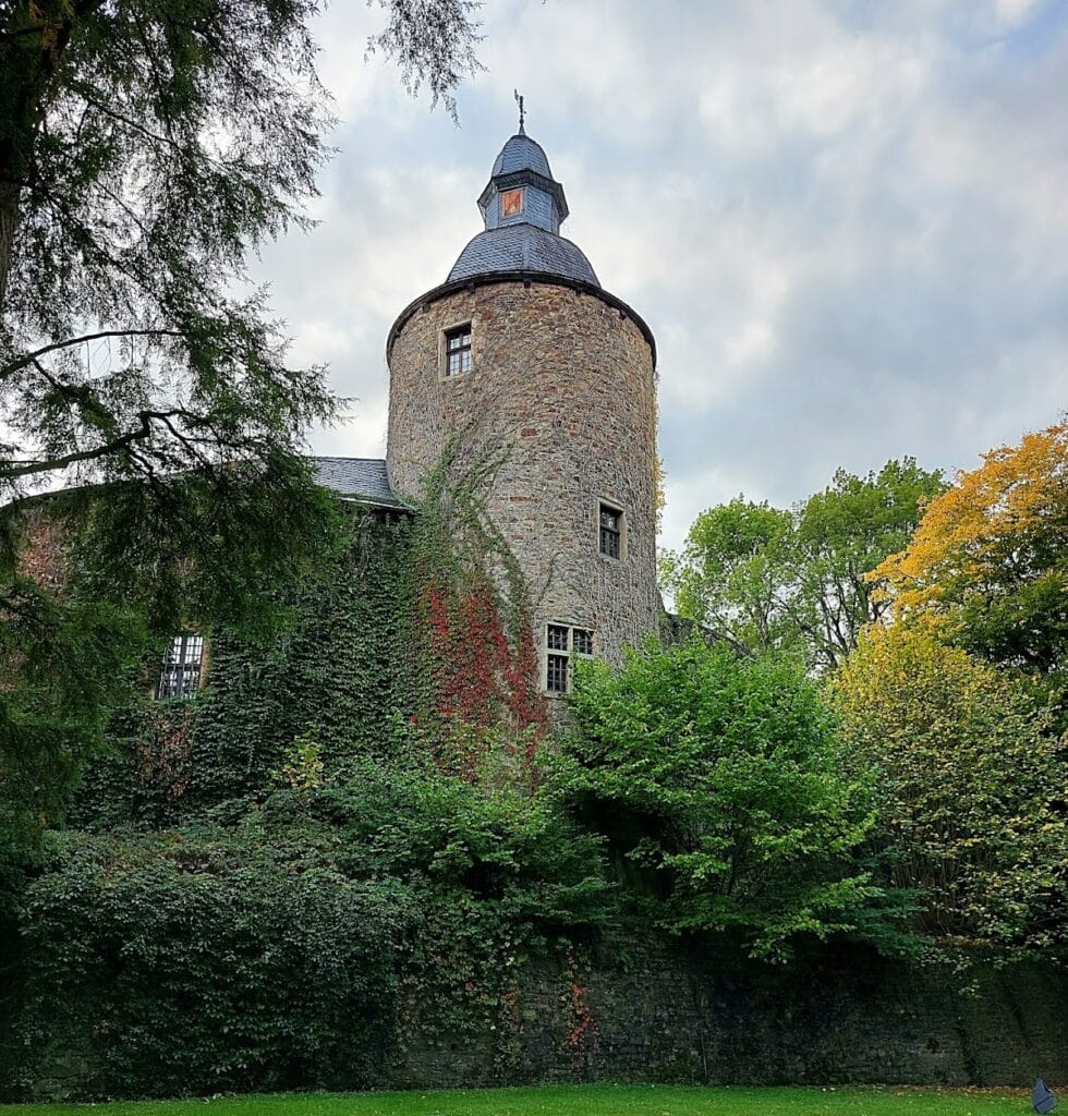 Landsberg Castle: A Historic Fortress and Residence in Ratingen ...