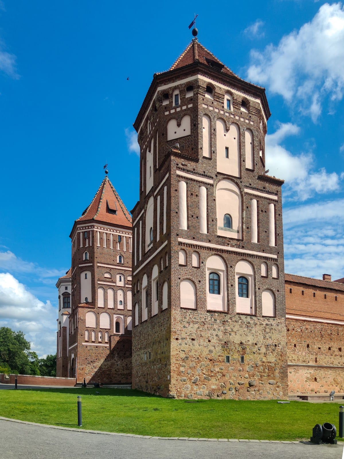 Mir Castle Complex: A Historic Fortress in Belarus - Ancient History Sites